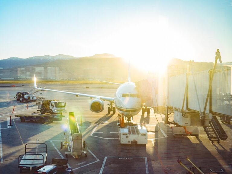 Why Do Airlines Change Flight Times? – FlightRefunder