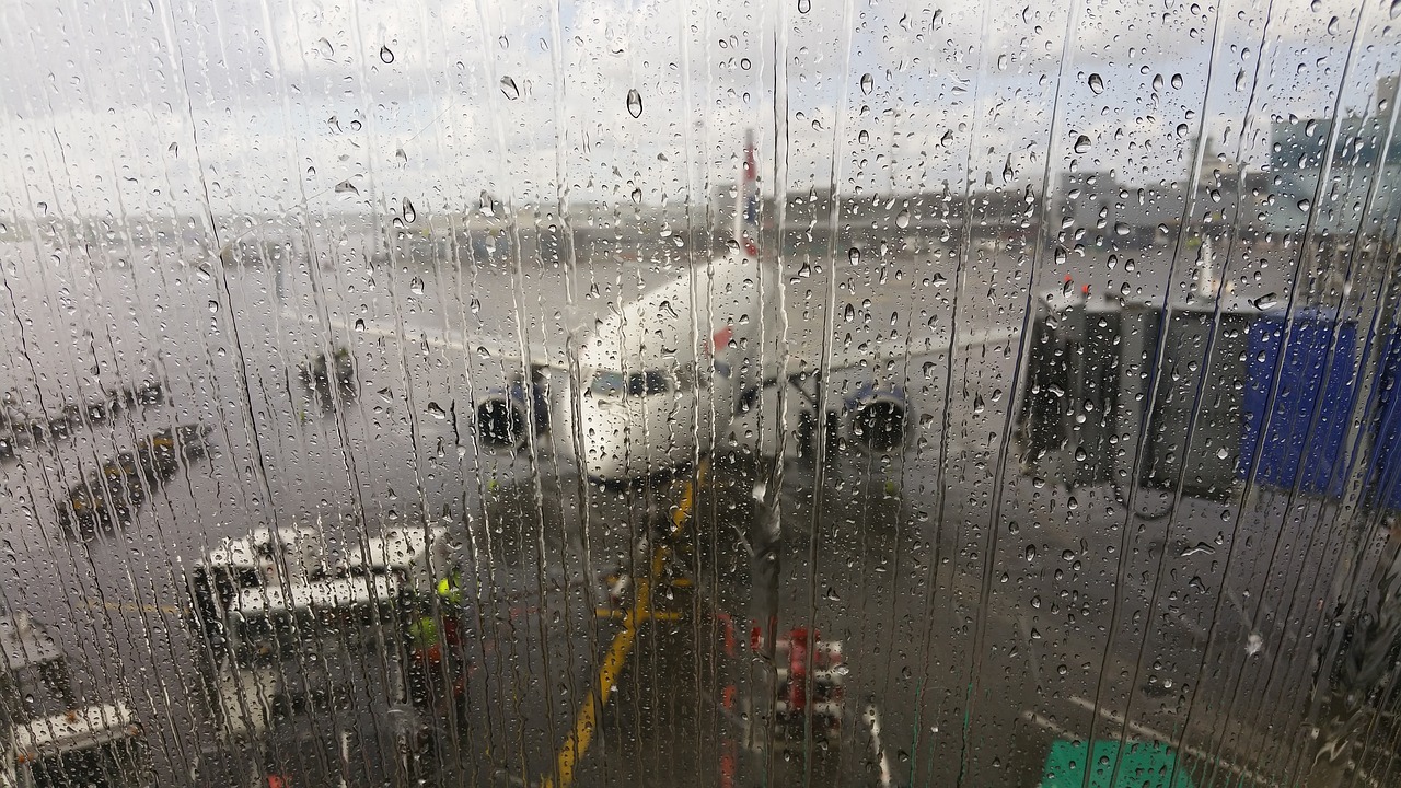 How Bad Must Weather Be Before a Flight Is Delayed? – FlightRefunder