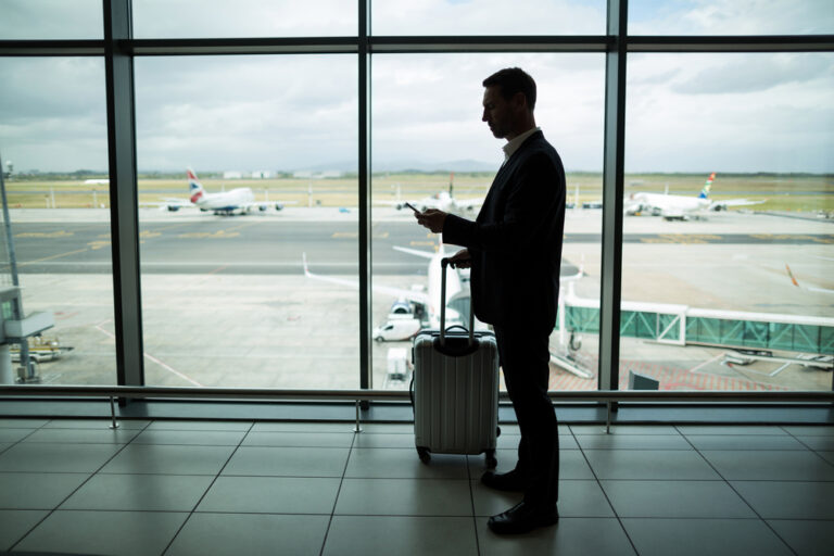 What to Do When Your Flight Is Delayed – FlightRefunder
